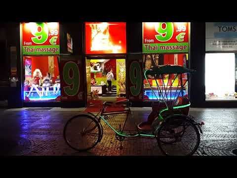 This Thai Massage Spot Stops Everyone Walking Past