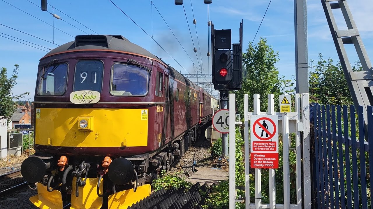 West Coast Railways Class 33025 + 33029 At Reading West With The Dorset ...