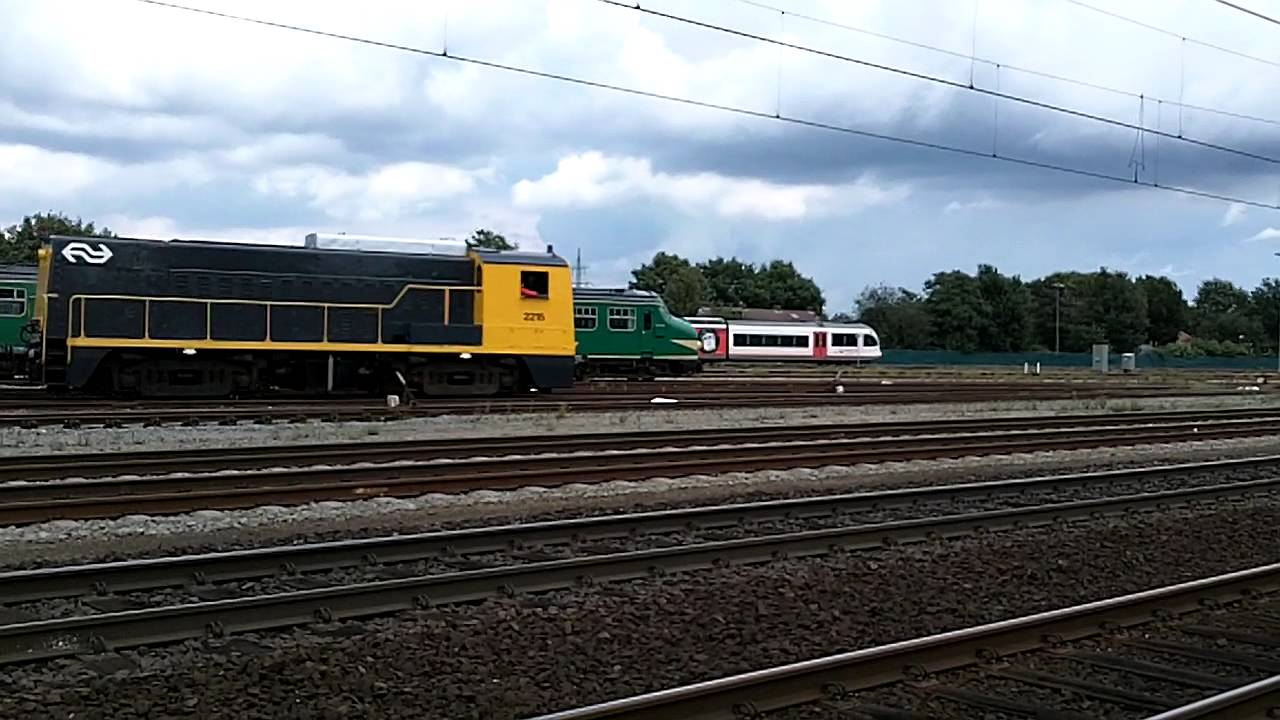2 Dutch Museum Diesel Locomotives Former NS Class2200+ 600 - YouTube