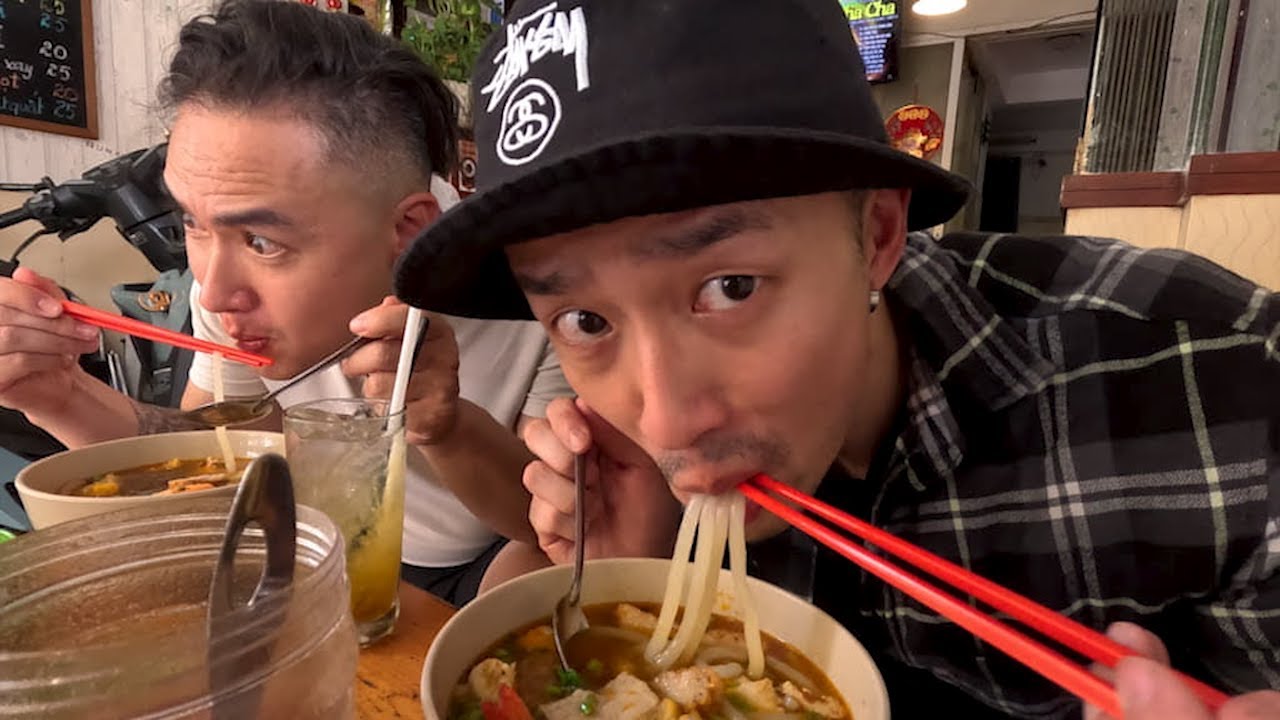 I try the BEST Vietnamese Street Foods in Ho Chi Minh City (Saigon ...