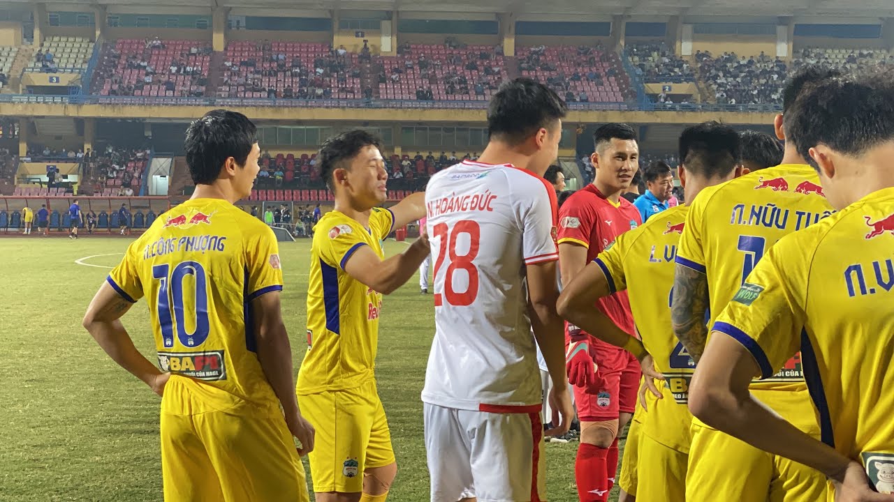 Công Phượng trêu Hoàng Đức, Xuân Trường diện đồ cực bảnh được trợ lý ...