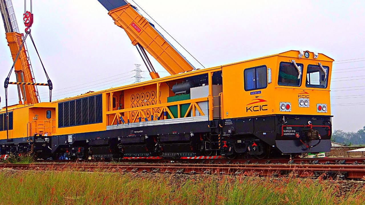 Datangnya Rail Grinding Train di Depo Kereta Cepat Tegalluar - YouTube