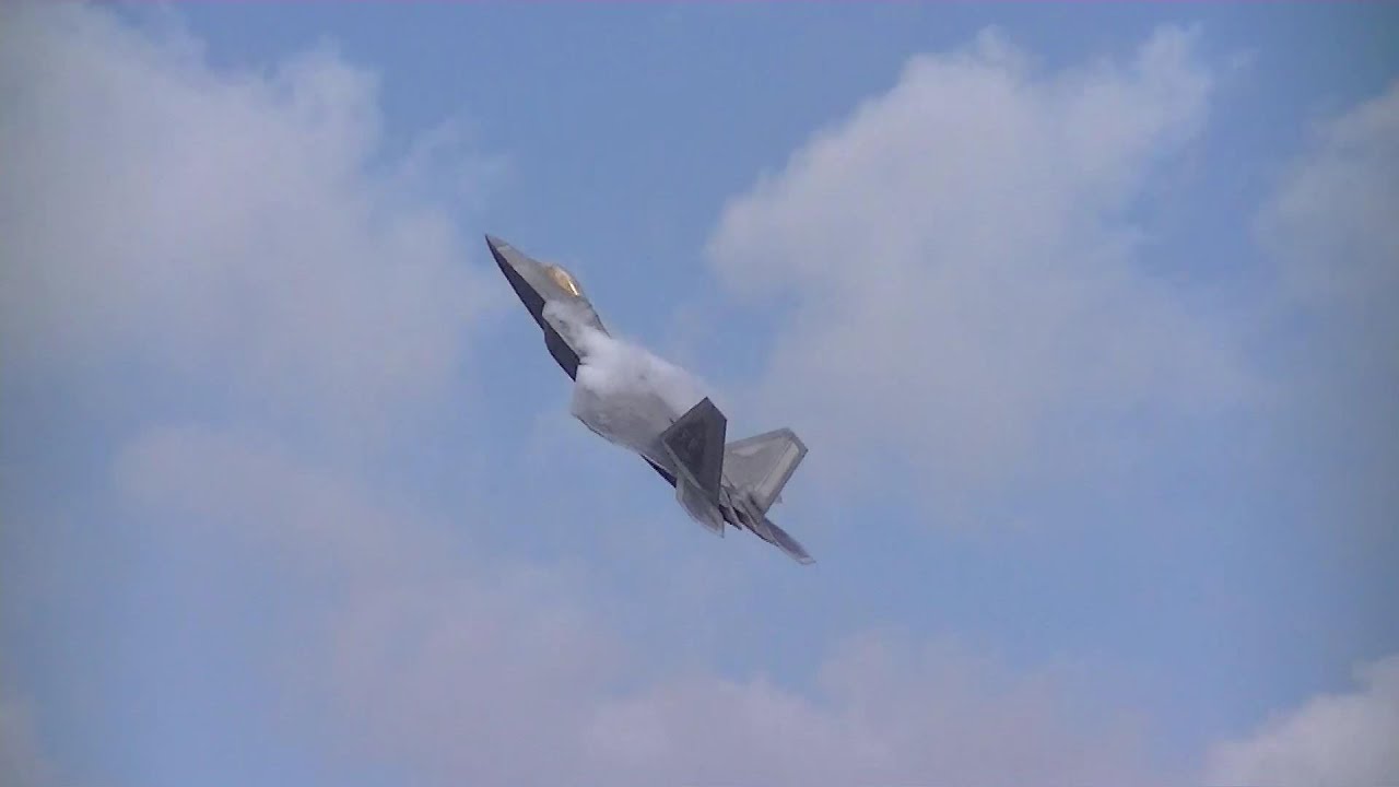 RIAT 2016: Lockheed Martin F-22 Raptor - YouTube