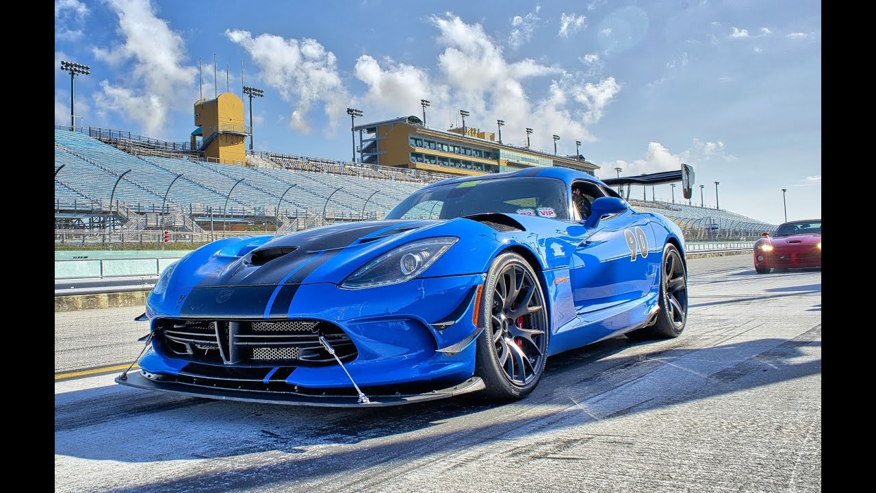Supercars in ACTION Full Speed Acceleration & Flybys Dodge Vipers NON ...