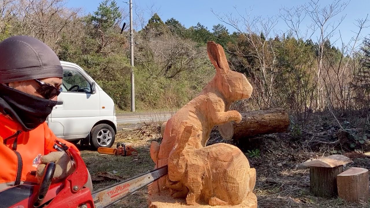 Wood Chainsaw Carving Rabbit - YouTube