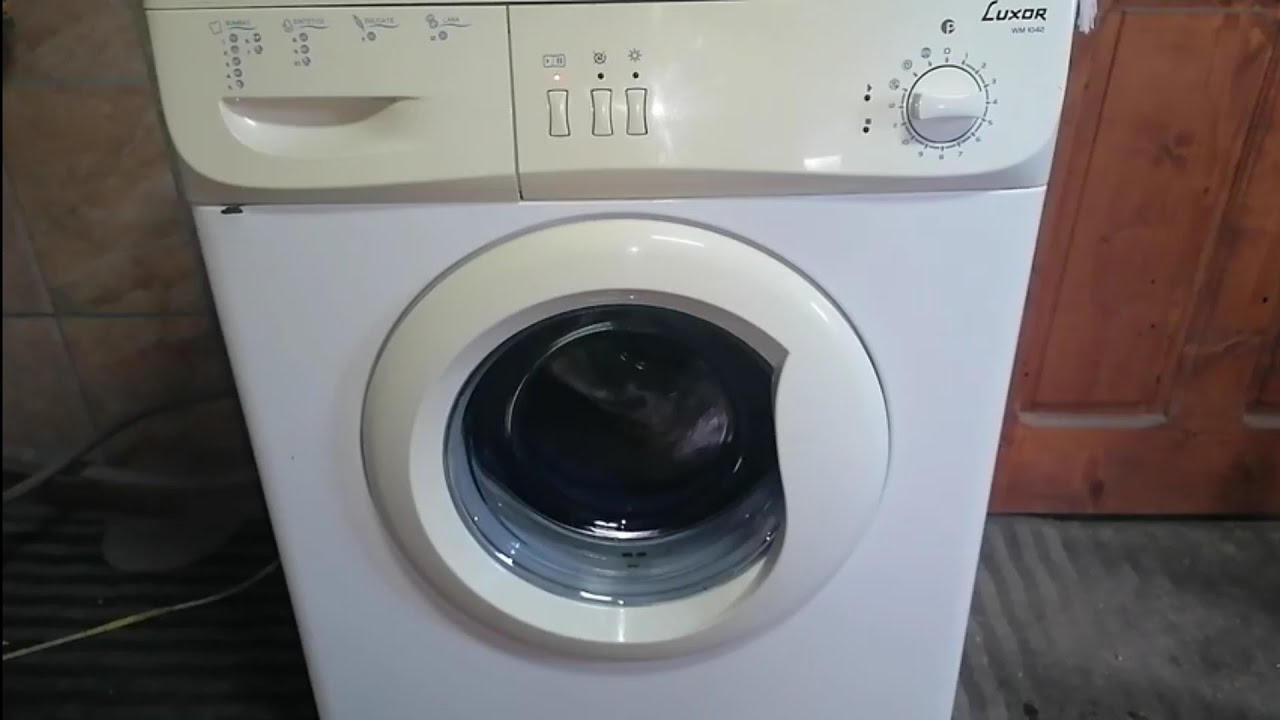 Luxor washing machine 600 rpm unbalanced spin - YouTube