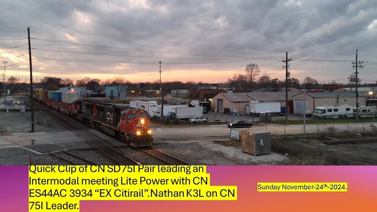 4K! Quick Clip! Intermodal with SD75I Pair meets lite power at Chicago ...