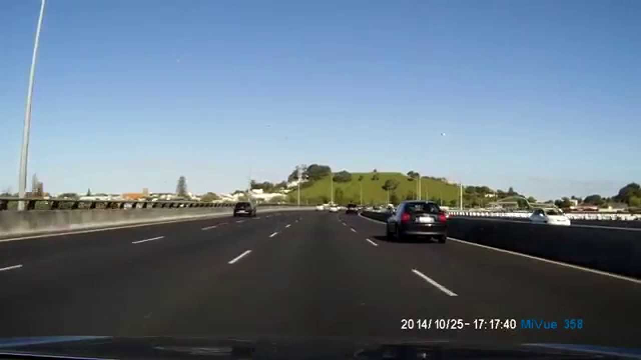 Auckland Bad Driving Oct2014 - YouTube