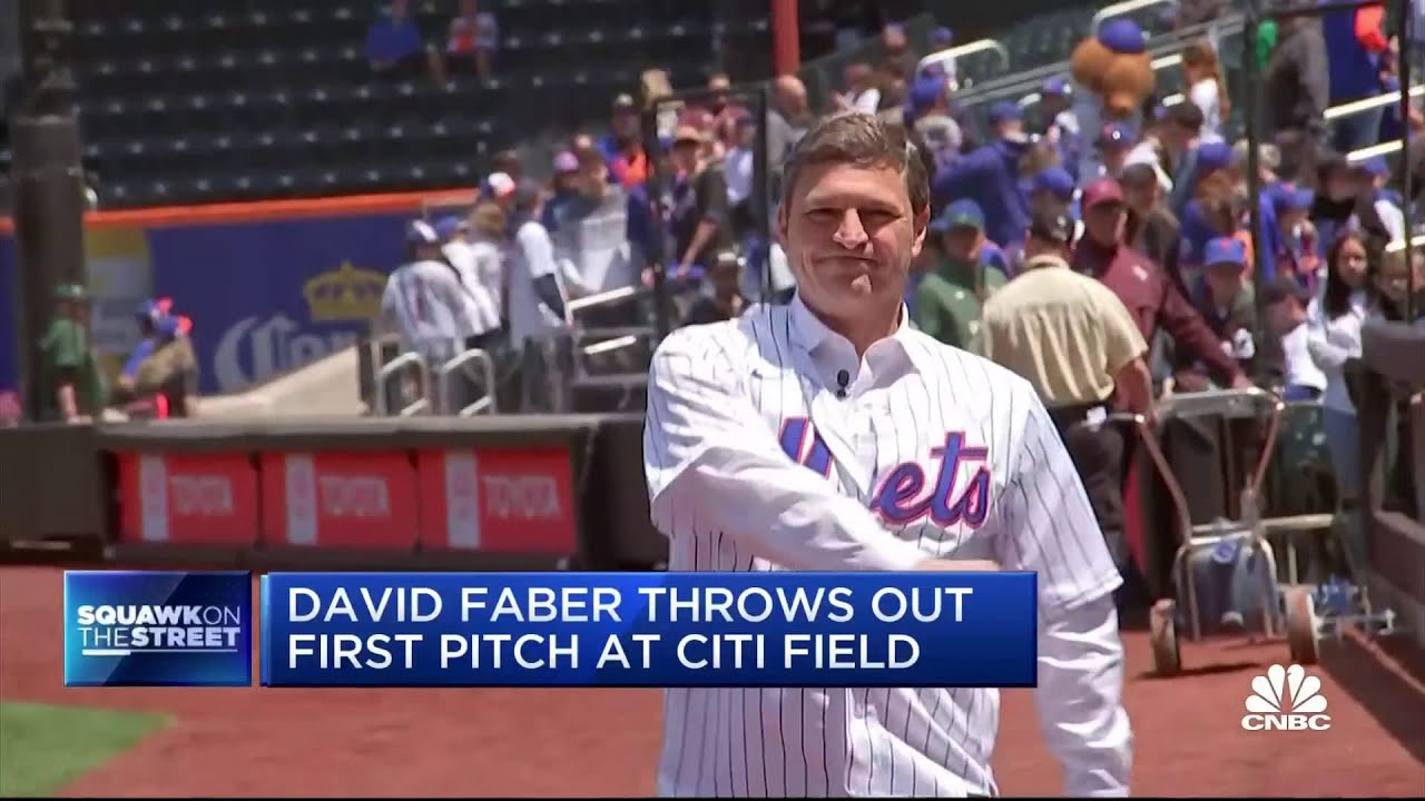 CNBC's David Faber throws out first pitch at Citi Field - YouTube