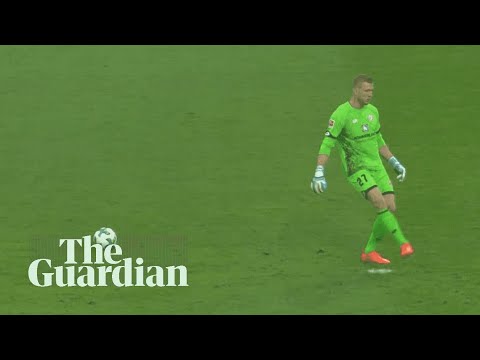 Mainz goalkeeper takes his eye off the ball attempting to play a pass