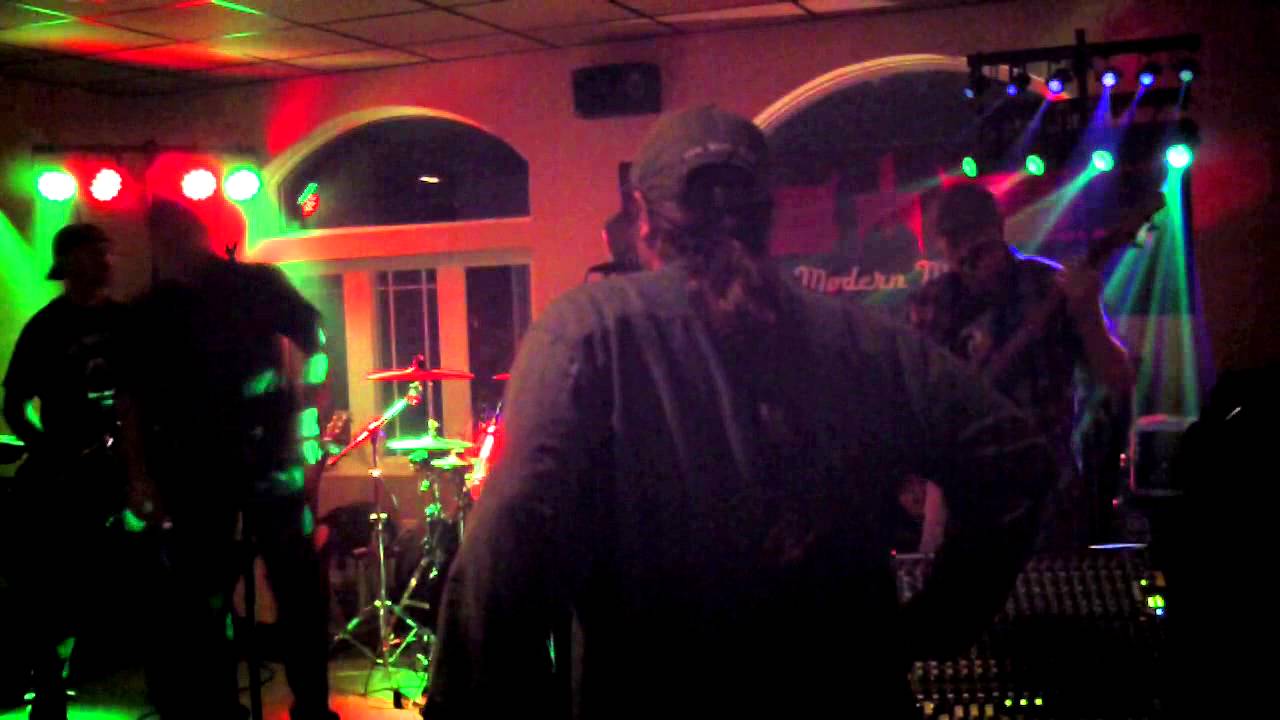 Modern Mojo Performs Down by 311 - YouTube