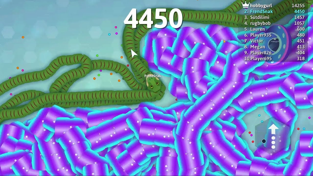 Squeezing The Biggest Snake In The Corner / Snake.io - YouTube