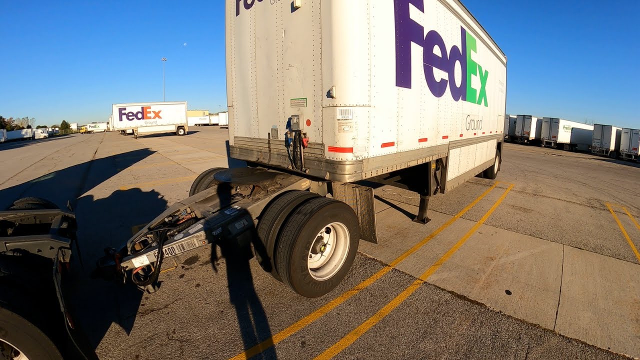 A DAY IN FEDEX LINEHAUL TRUCKING: WAITING FOR TRAILERS - YouTube