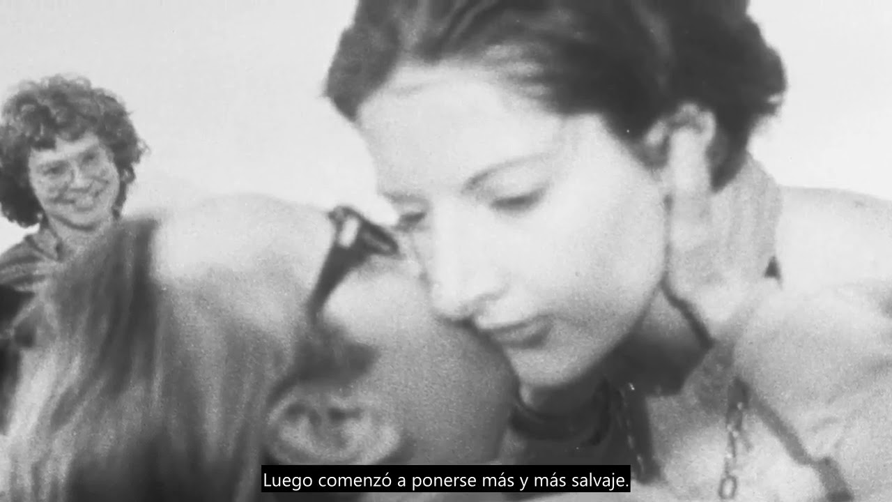 Marina Abramovic 'Rhythm 0' (1974) - SUBTITULOS EN ESPAÑOL - YouTube