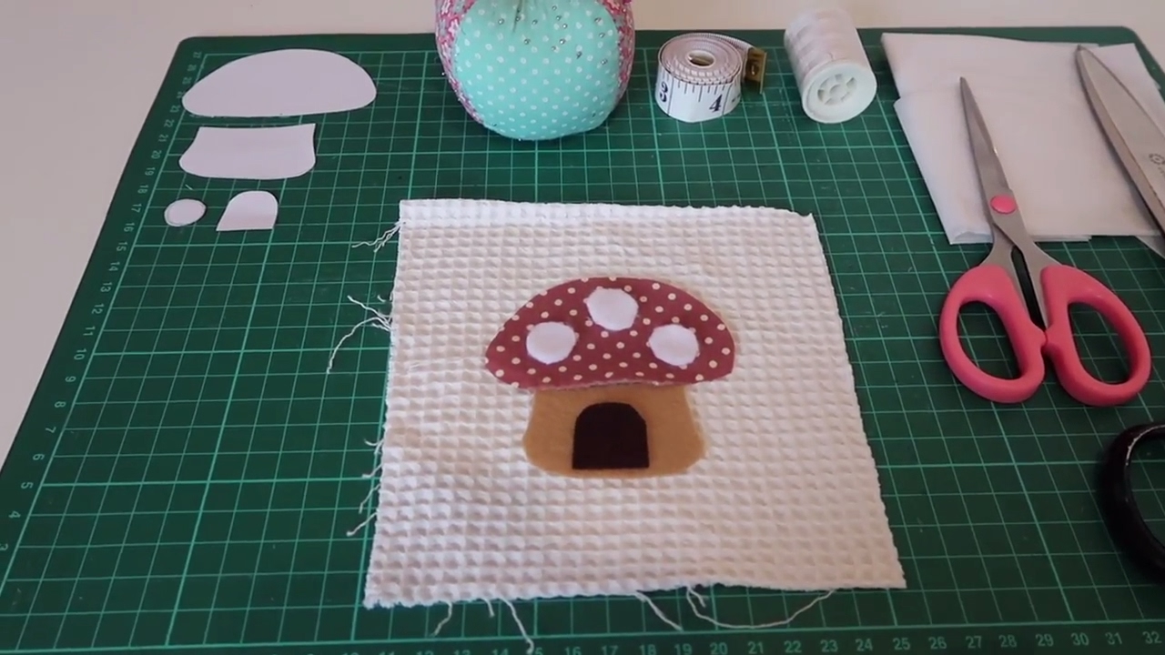 How To Hand & Machine Applique - YouTube