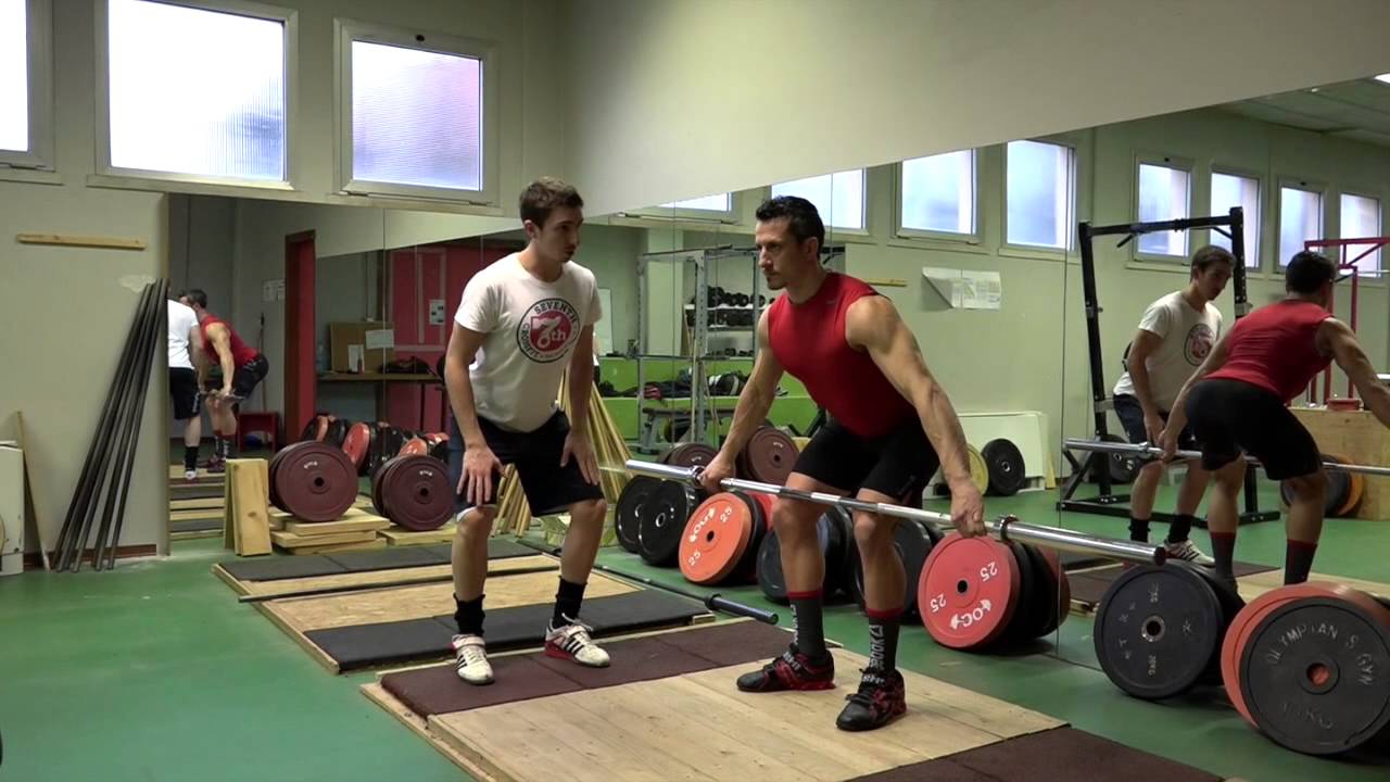 Tutorial sollevamento pesi Parte 7 (Fasi dell'accosciata) - YouTube