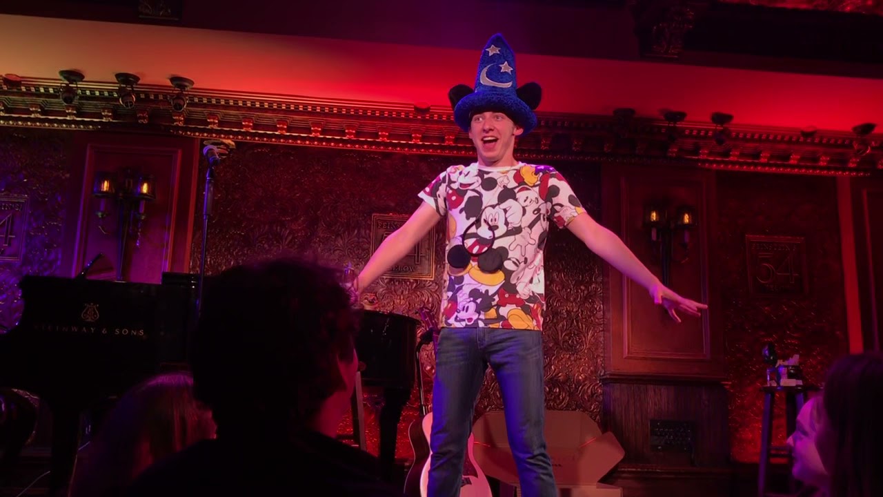 Andrew Barth Feldman Preforms Fantasmic and Park Map Finale (7/10 show ...