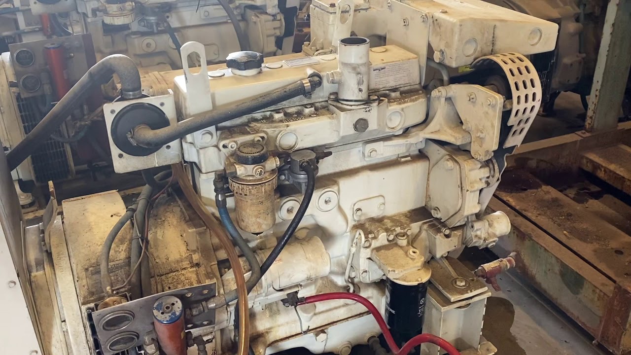 John Deere 4045 Marine Running Engine - YouTube