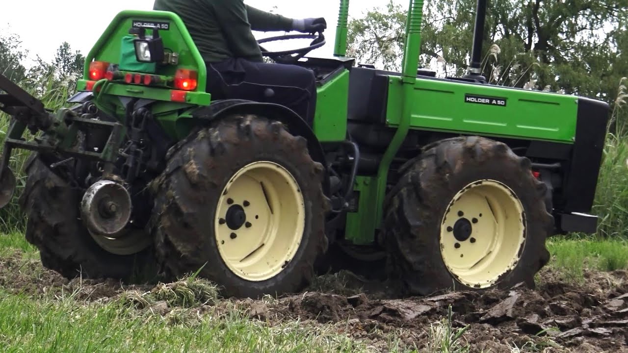 Holder Knicklenker Traktor A50 beim Pflügen - YouTube