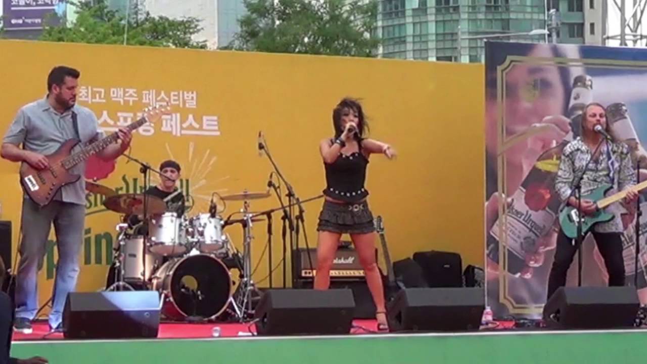 L.R.D. Band "On the floor" COEX Stage - YouTube