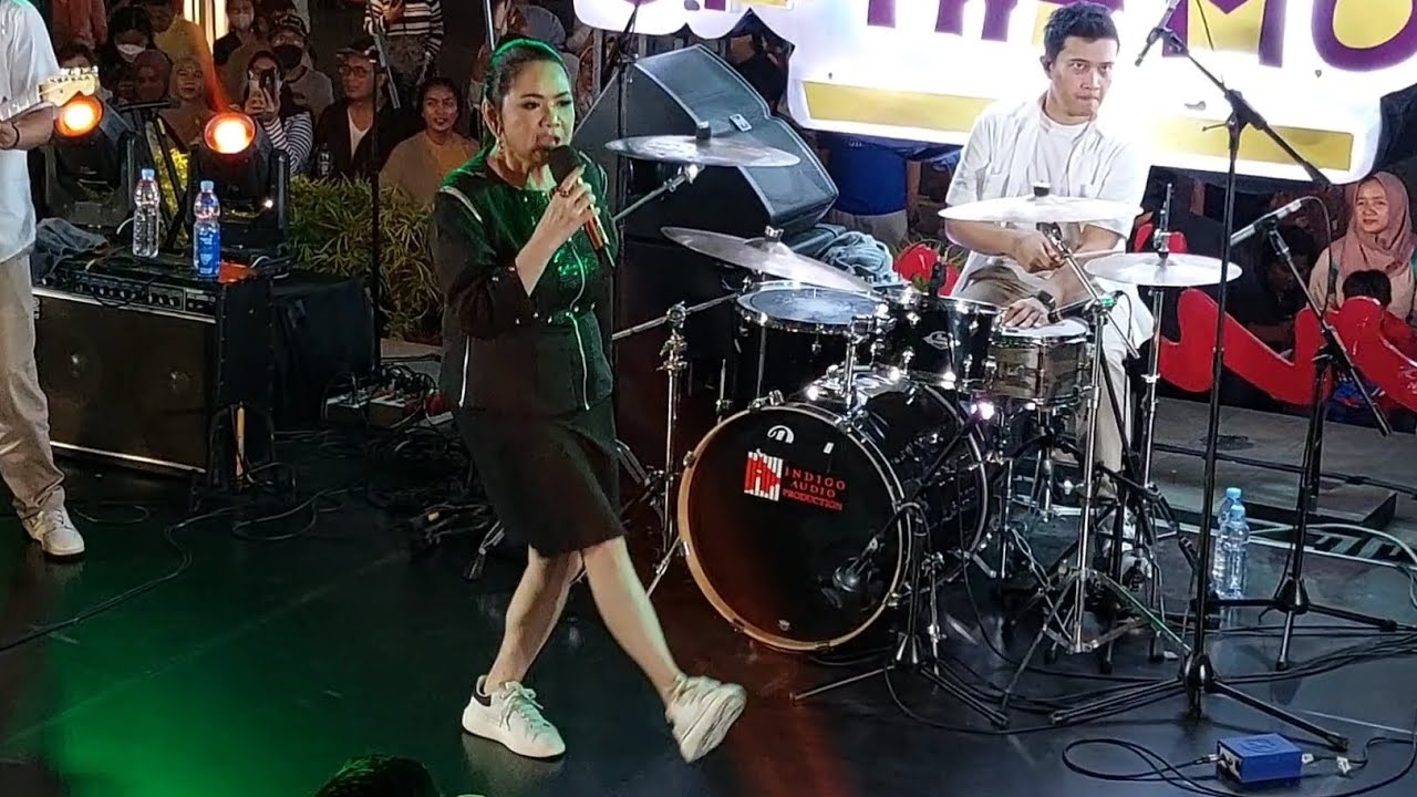 Vina Panduwinata - Dia , live at Java Jazz On The Move, Sarinah Thamrin ...