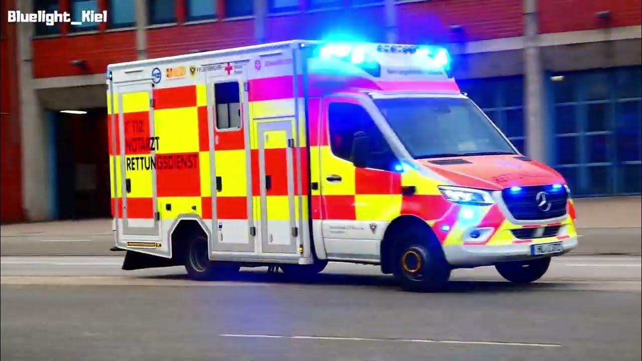 RTW 10/83/02 und NEF 10/82/01 Wache 1 in Lübeck auf Einsatzfahrt - YouTube