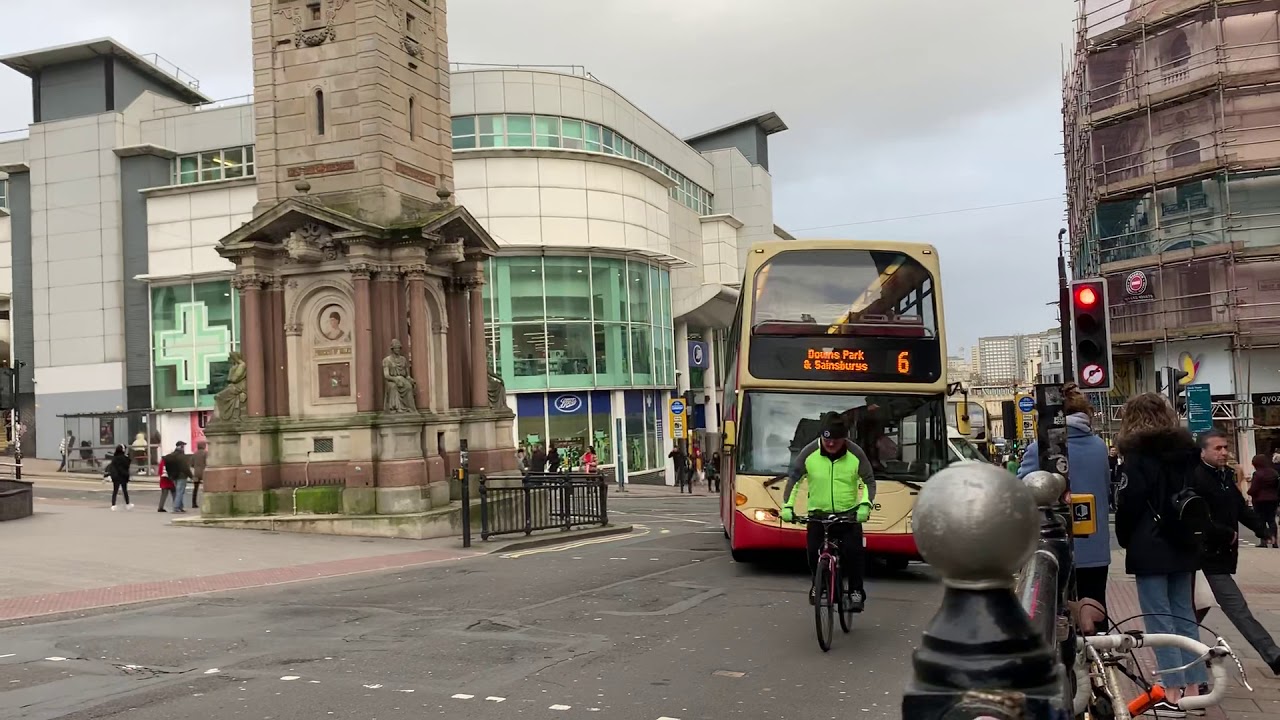 Brighton & Hove Bus Route 6 Arriving Into Churchill square Brighton ...