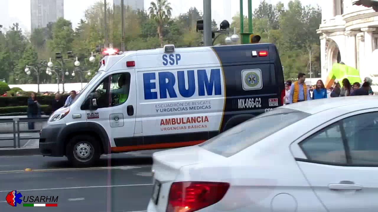 Ambulancia del ERUM respondiendo (especial) / ERUM Ambulance responding ...