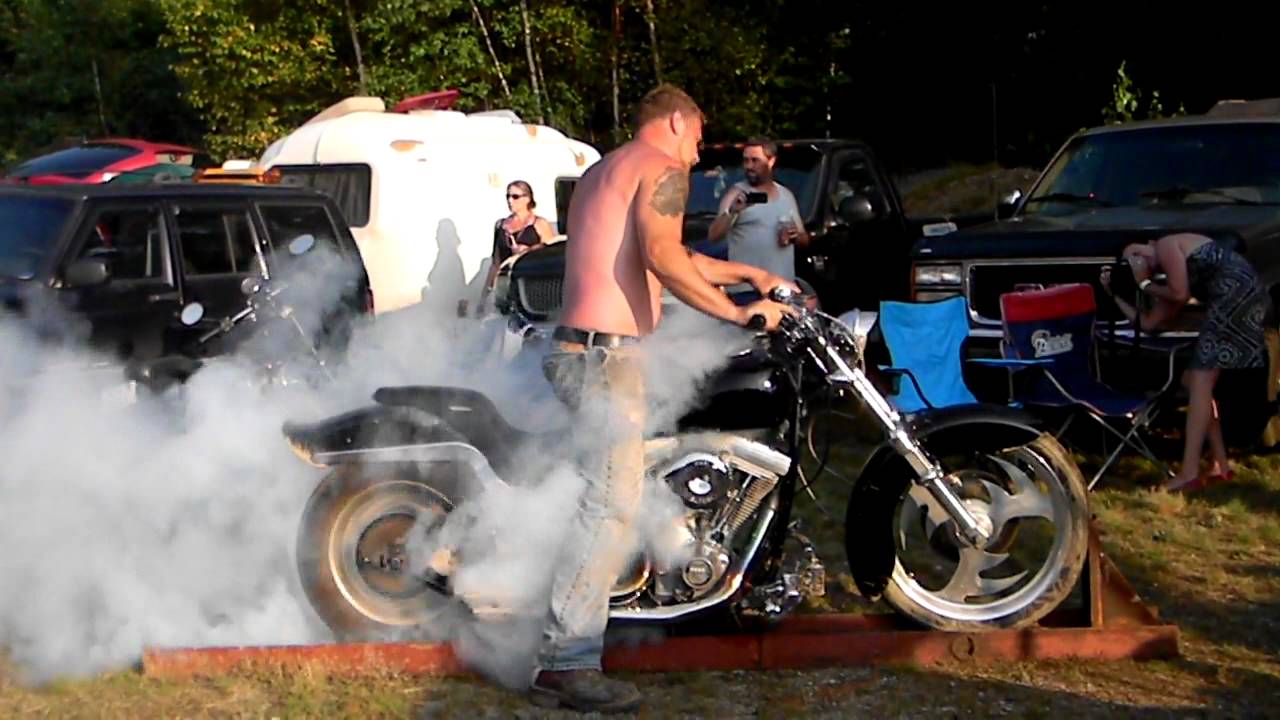 Harley Fat Boy Burn Out @ Statewide UBM Party 2011 - YouTube