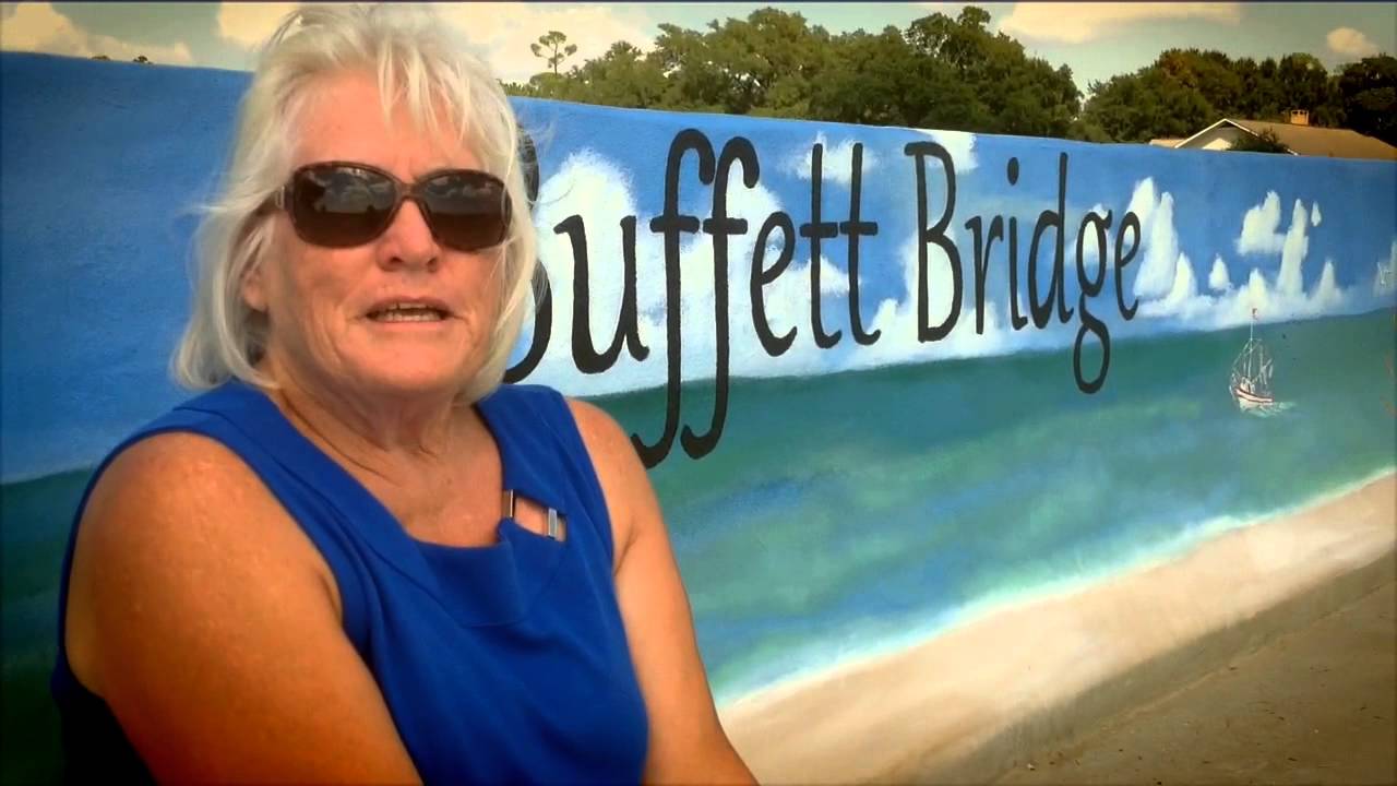 Artist paints mural on Jimmy Buffett Bridge - YouTube