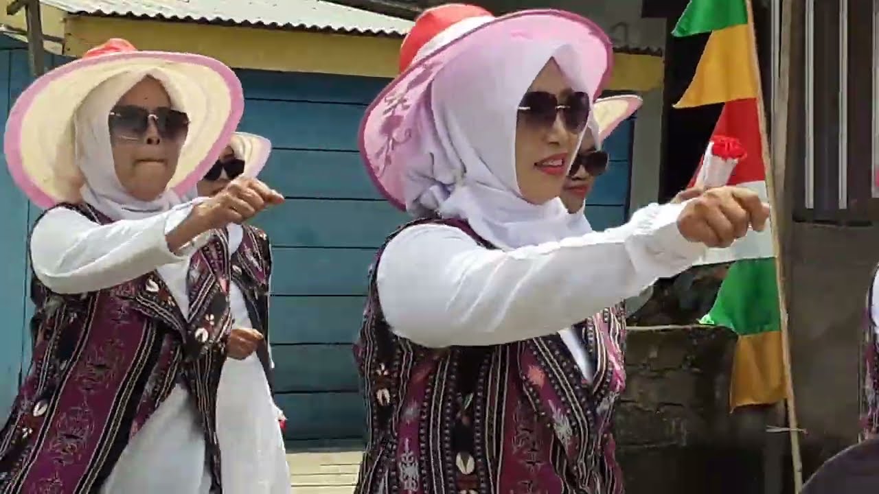 Pasukan Pertama Kemeriahan Gerak Jalan Empang menyambut 17 Agustus 2022 ...