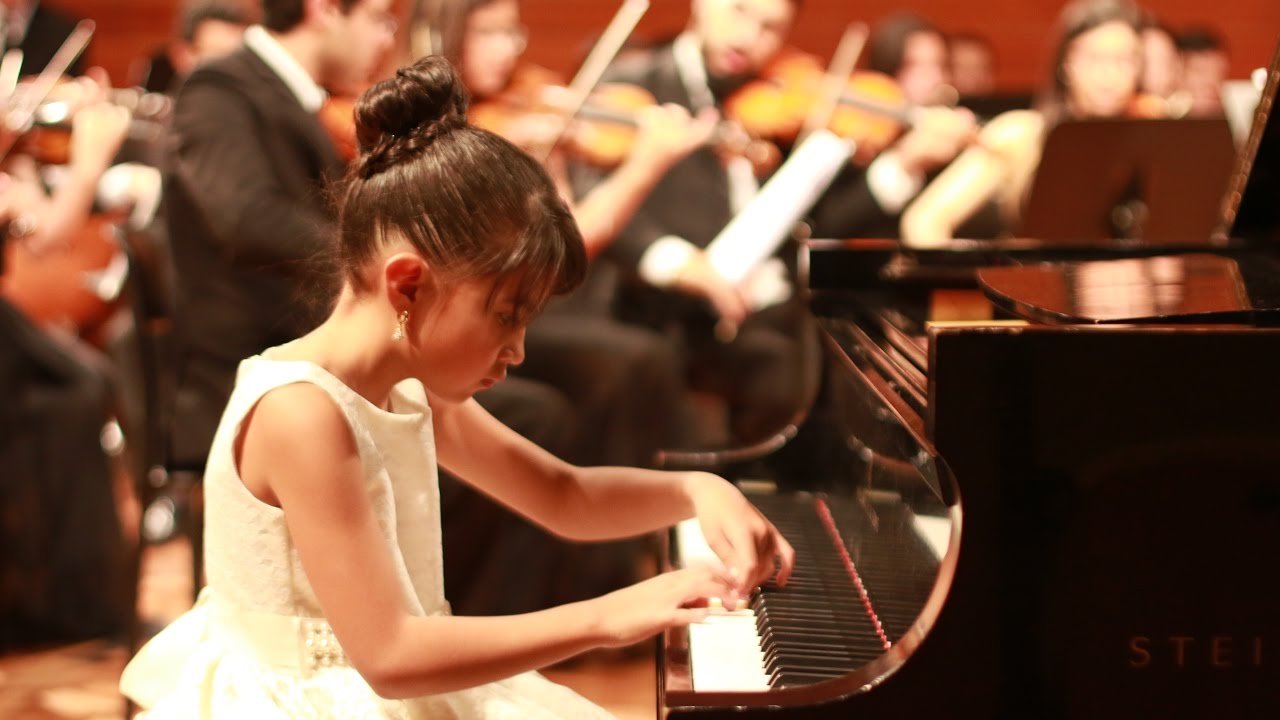 Walter & Carol Noona - Little Concertino in C (Mov.II) - YouTube