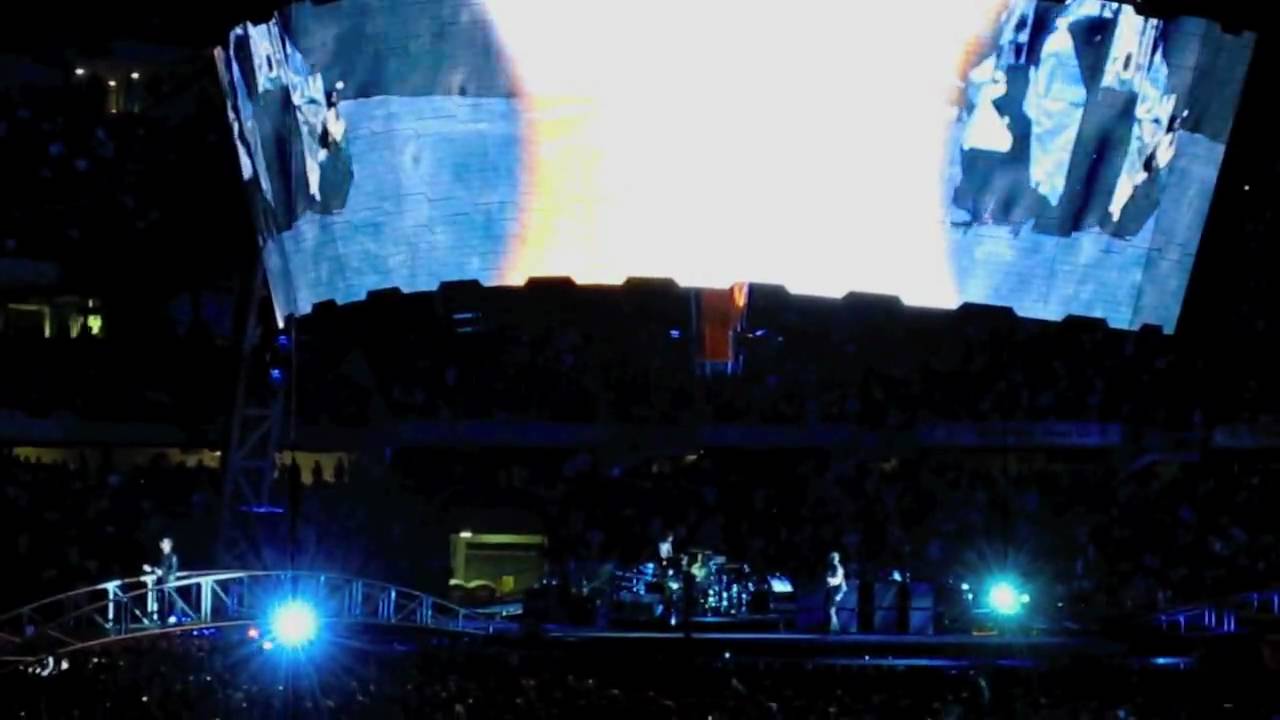 U2 - Your Blue Room - Live Debut! - 360º Tour 9/13/2009 - Chicago - YouTube