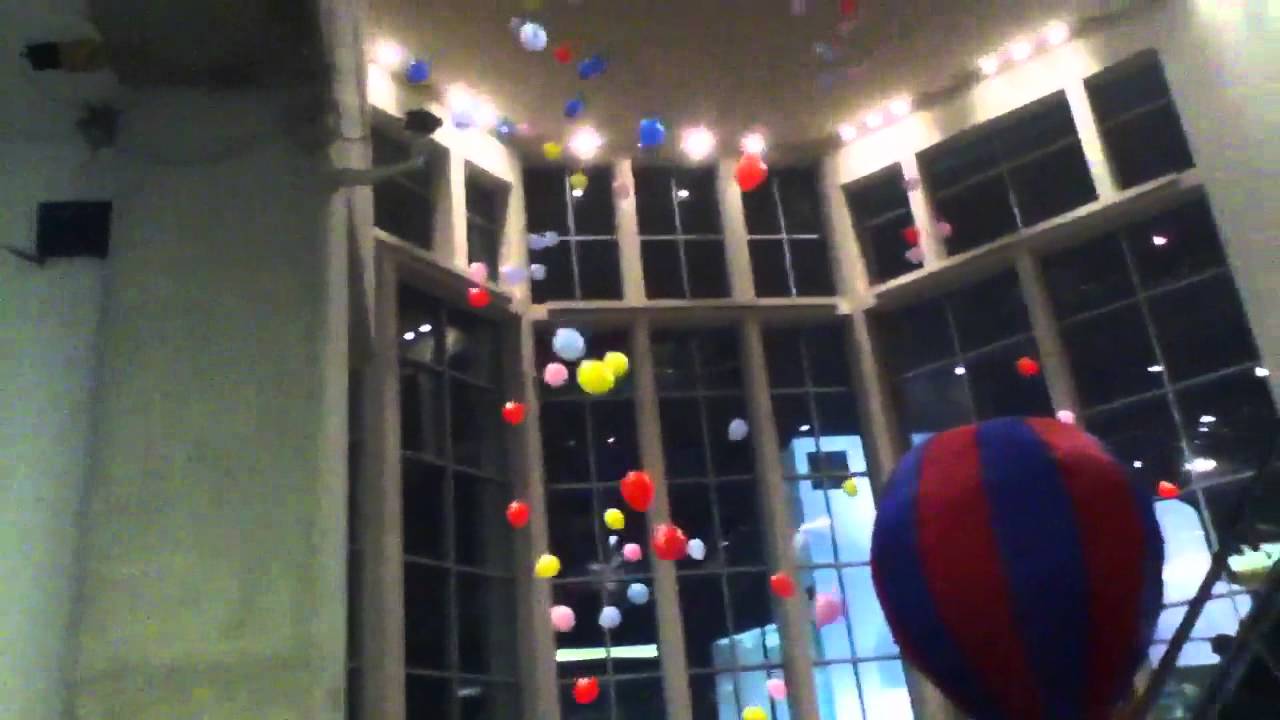 1,500 balloon drop - YouTube
