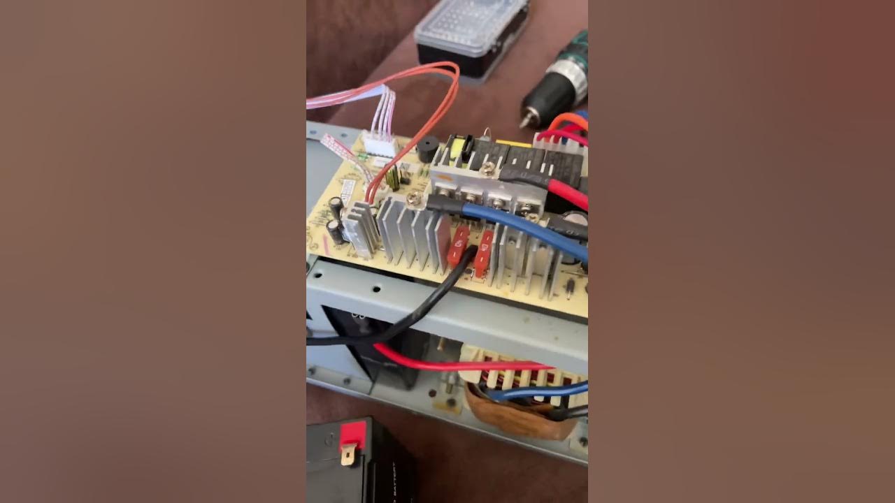 Бесперебойник Dexp IEC Pro 2000VA, заменил аккумуляторы. - YouTube