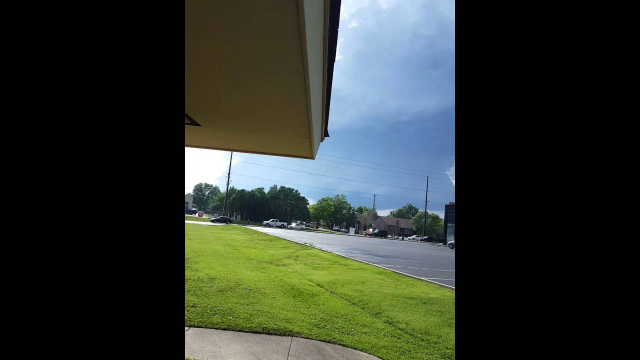Tornado coming to Stillwater, OK - YouTube