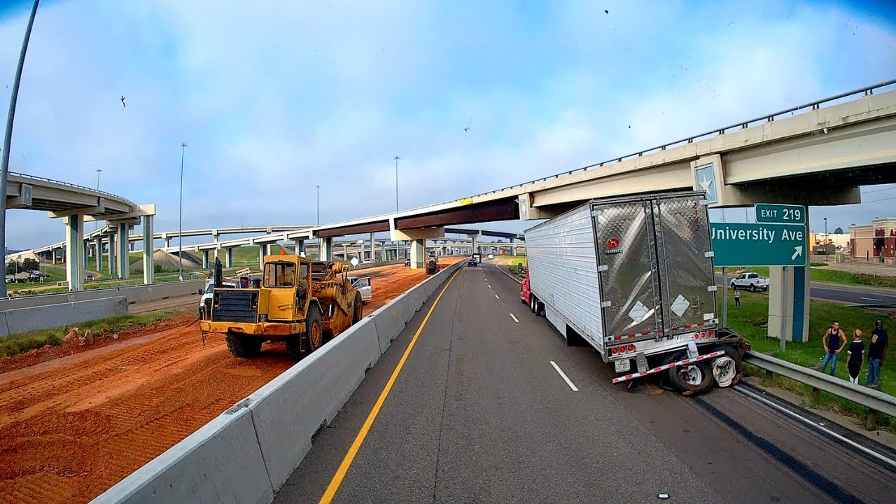 18 wheeler rear axle ripped out - YouTube