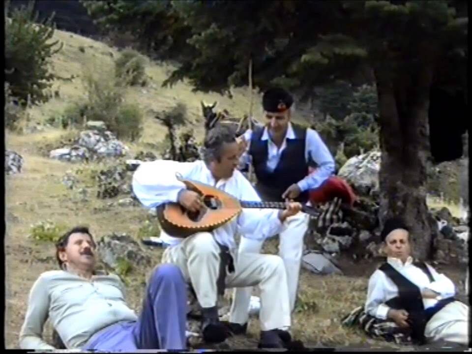 ΤΡΑΓΟΥΔΙΑ ΣΤΟ ΑΓΚΑΘΑΚΙ ΤΗΣ ΠΕΡΤΟΥΣΑΣ-ΑΘΑΜΑΝΙΑ ΤΡΙΚΑΛΩΝ - YouTube