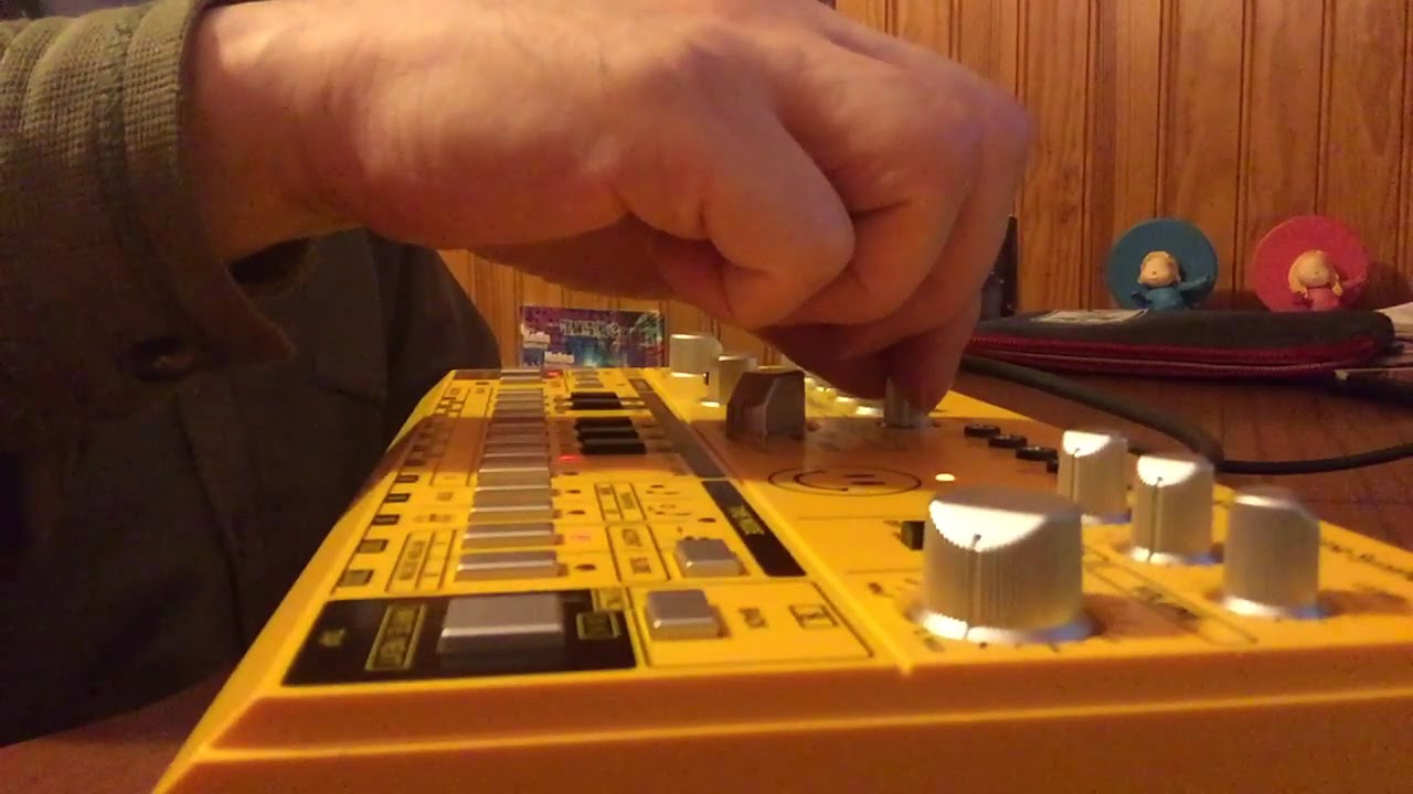TD-3 behringer : Daft Punk - Da Funk Pattern - YouTube