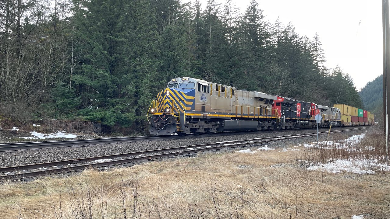 2 Ex CIti Rail Units!!!! CN Intermodal East @ Haig Canada 02JAN23 ...
