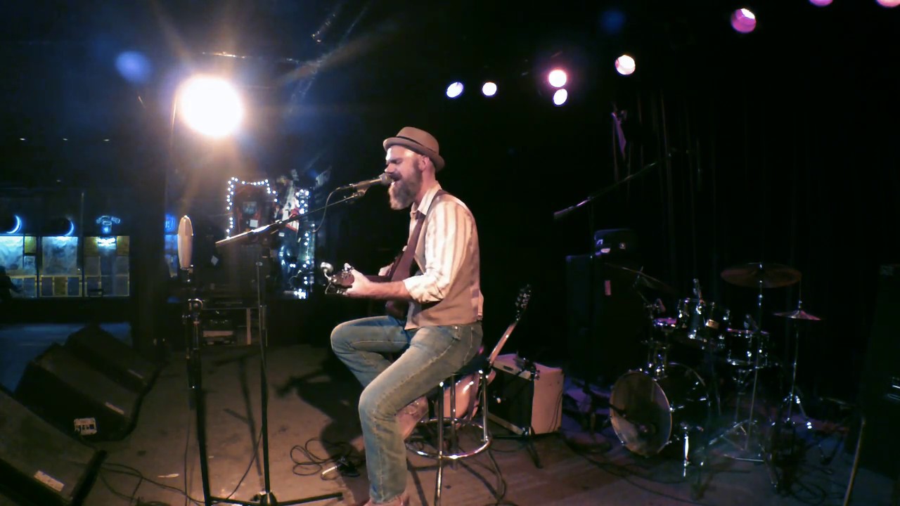 Justin Howl Live Chicago Martyrs' - YouTube