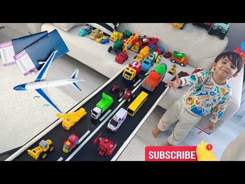 Ali yağız oyuncaklarını dev kaydıraktan havuza. kaydiriyor oyun zamanı 🚗🛵🚜🚌