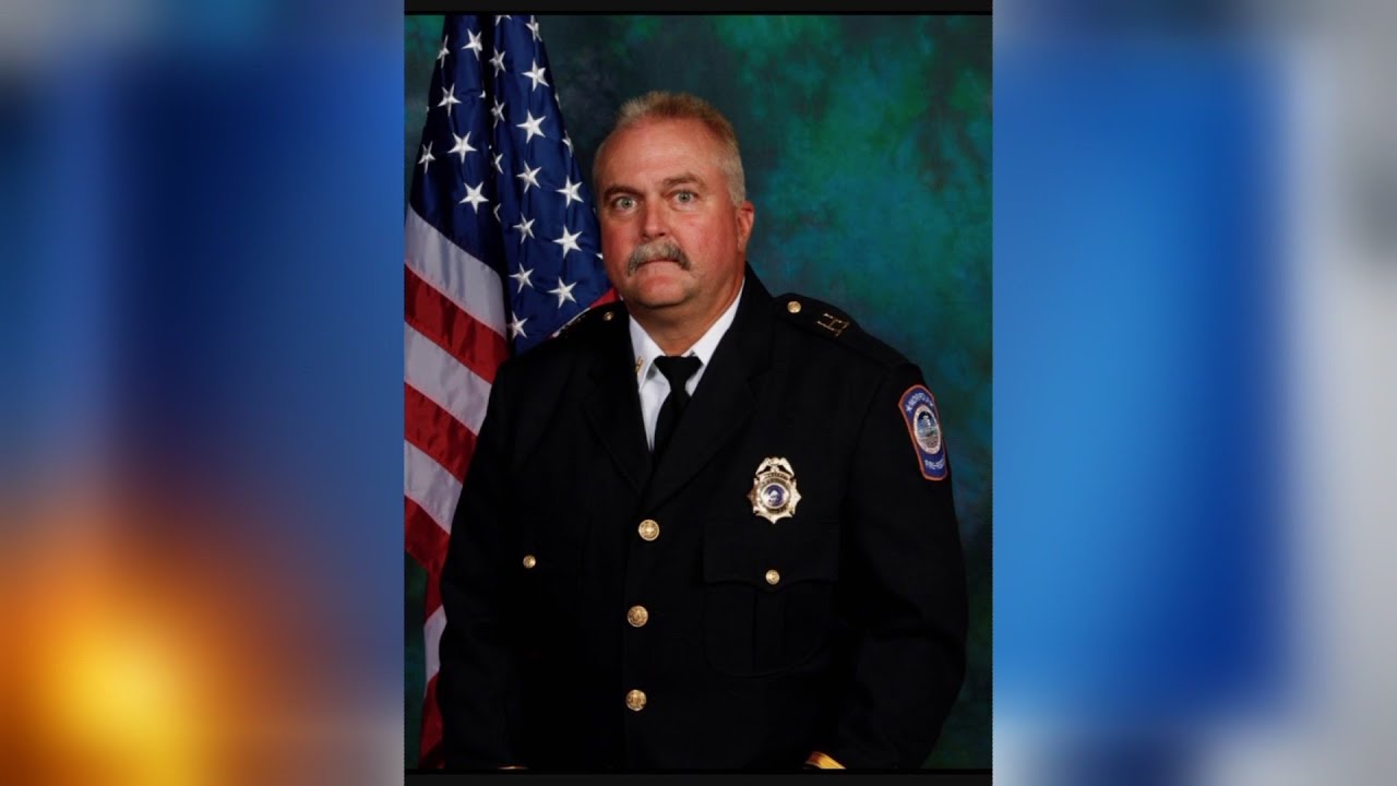 After 45 years of public service, Norfolk fire captain retires - YouTube