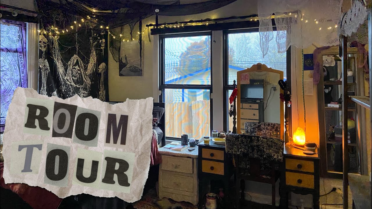 Room tour! - YouTube