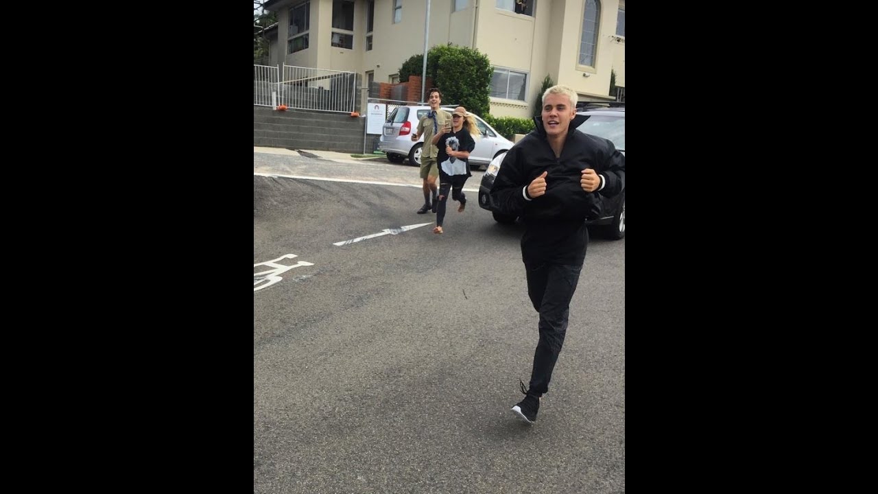 Justin Bieber - Out for a Run... With Fans... Sydney, Australia - March ...