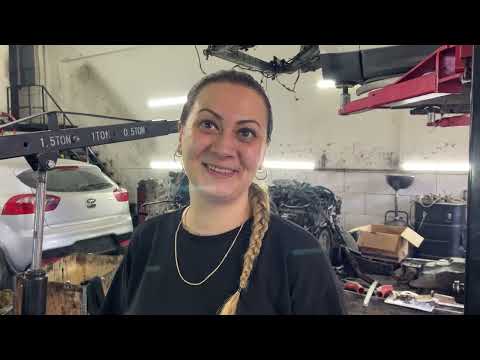 Yasemin Usta Aracın Motorunu Dağıtıp Toplayabiliyor İki oğlu ve eşi Vedat Usta Telefon Aşağıda