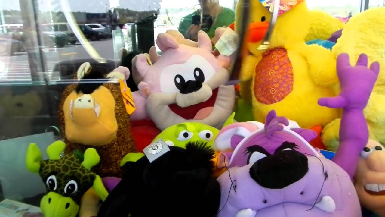 Claw Machine plays and wins 3/28/12 PART 2 - YouTube