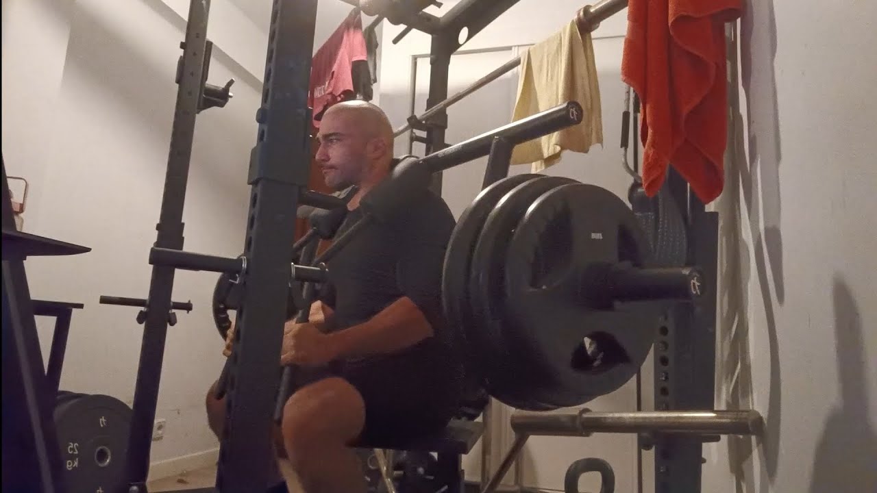 150kg Beltless SSB Box Squat - YouTube