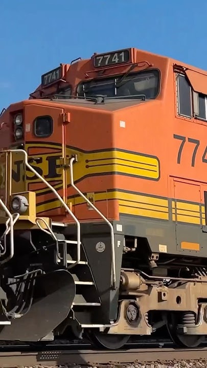 H2 Gevo trailing on 70 mph BNSF Z train!! #bnsf #bnsfrailway #bnsftrains - YouTube