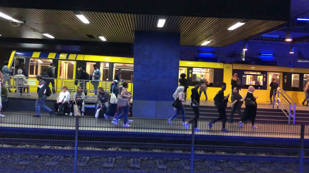 Classic DLR: P86/89 Stock trains at Essen Hauptbahnhof 1 of 2 - YouTube